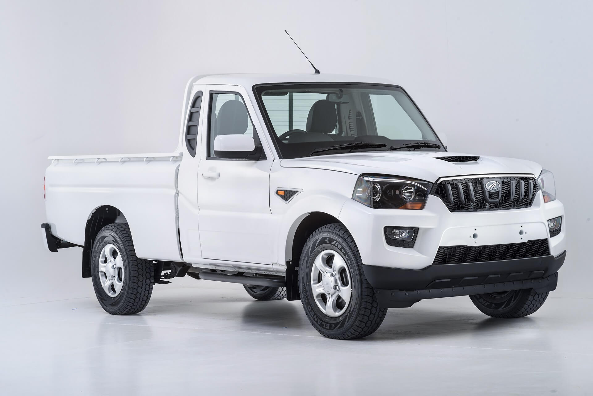 PIK UP FEATURES - Mahindra UAE
