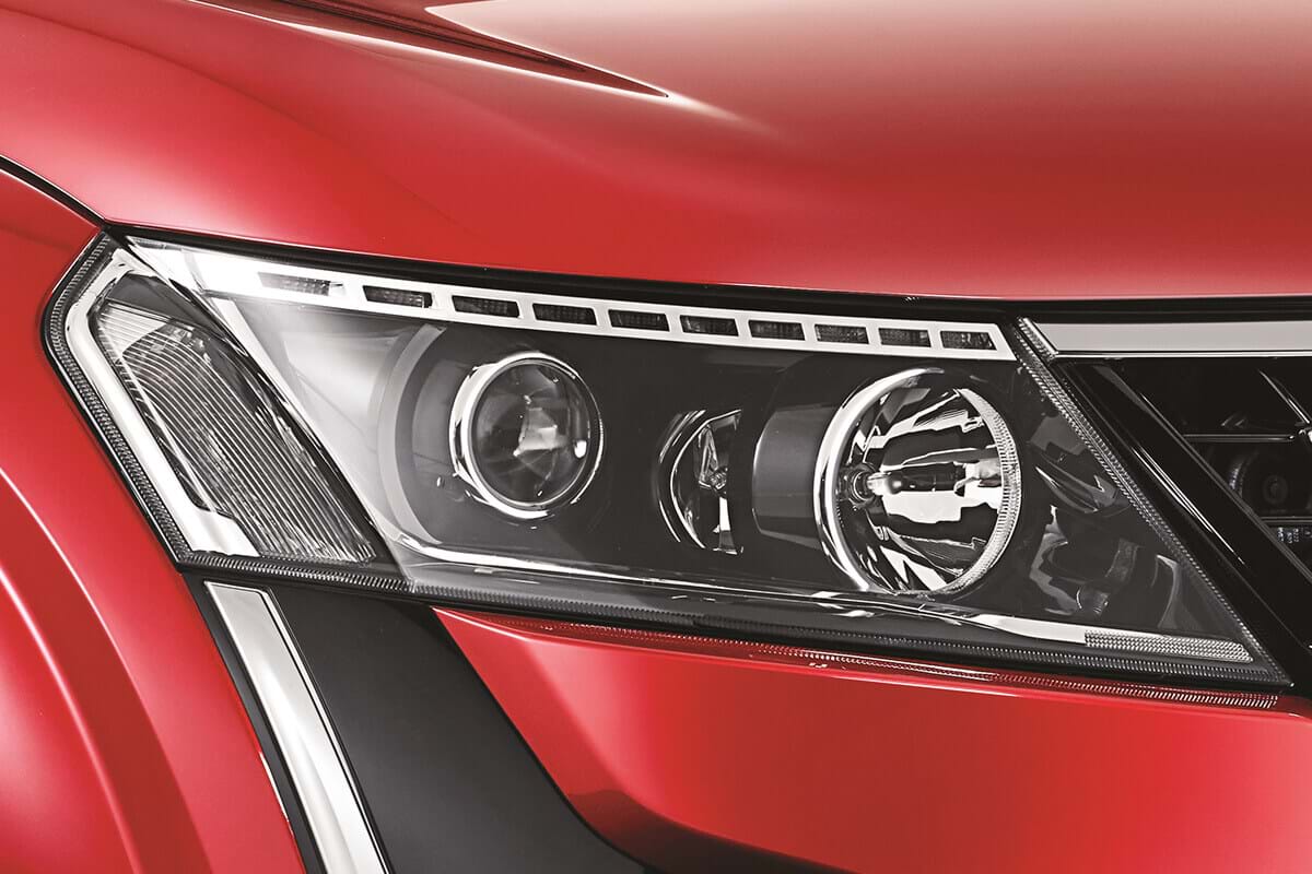 XUV500 FEATURES - Mahindra UAE