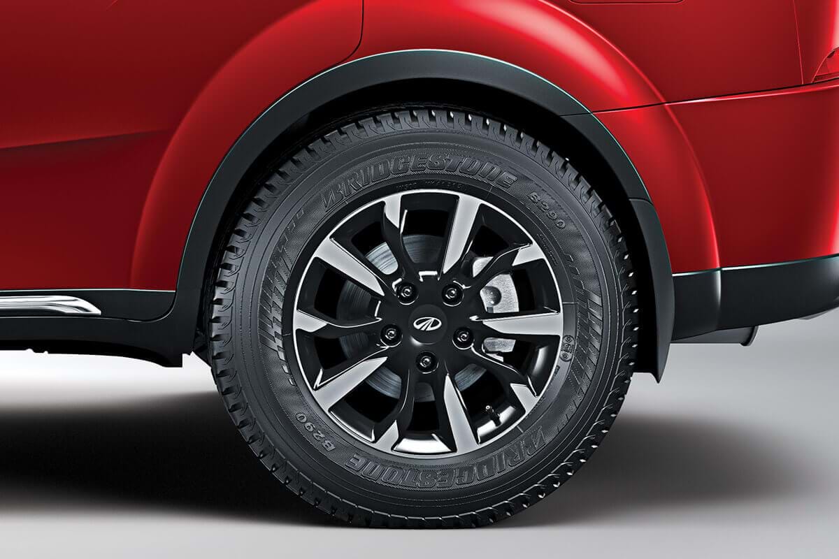 XUV500 FEATURES - Mahindra UAE
